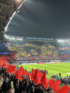 One Piece : Le Paris Saint-Germain avec le Tifo de Luffy contre le Bayern