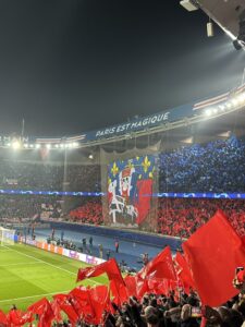 One Piece : Le Paris Saint-Germain avec le Tifo de Luffy contre le Bayern